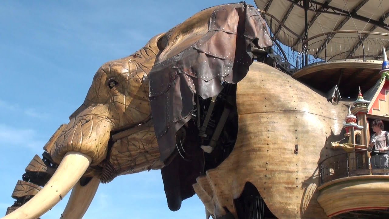 Real life elephant wooden steampunk elephant mecha!